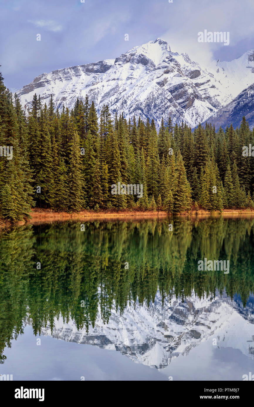 Two Jack Lake, Banff National Park, Alberta, Canada Stock Photo - Alamy