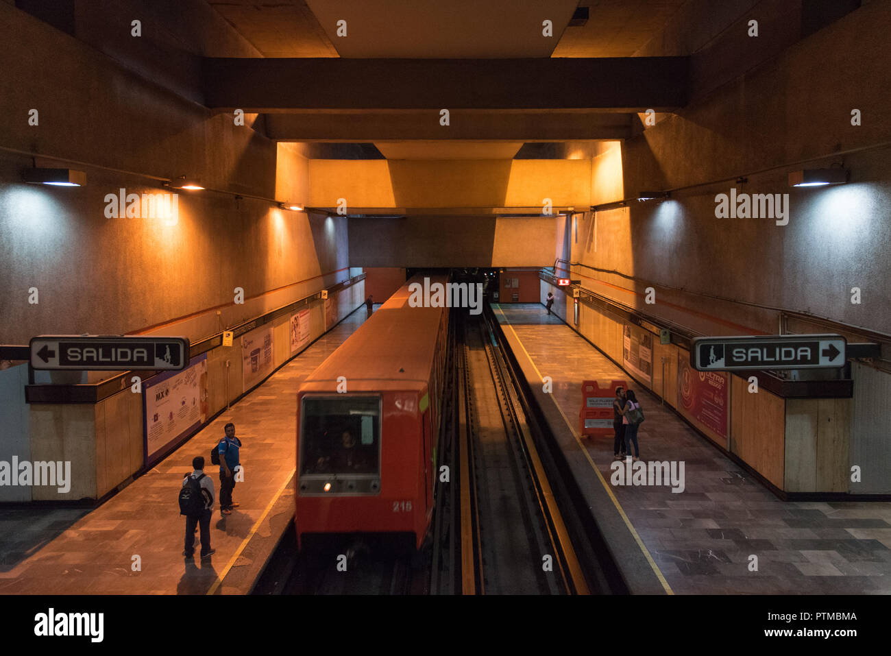 Mexico city metro subway hi-res stock photography and images - Alamy