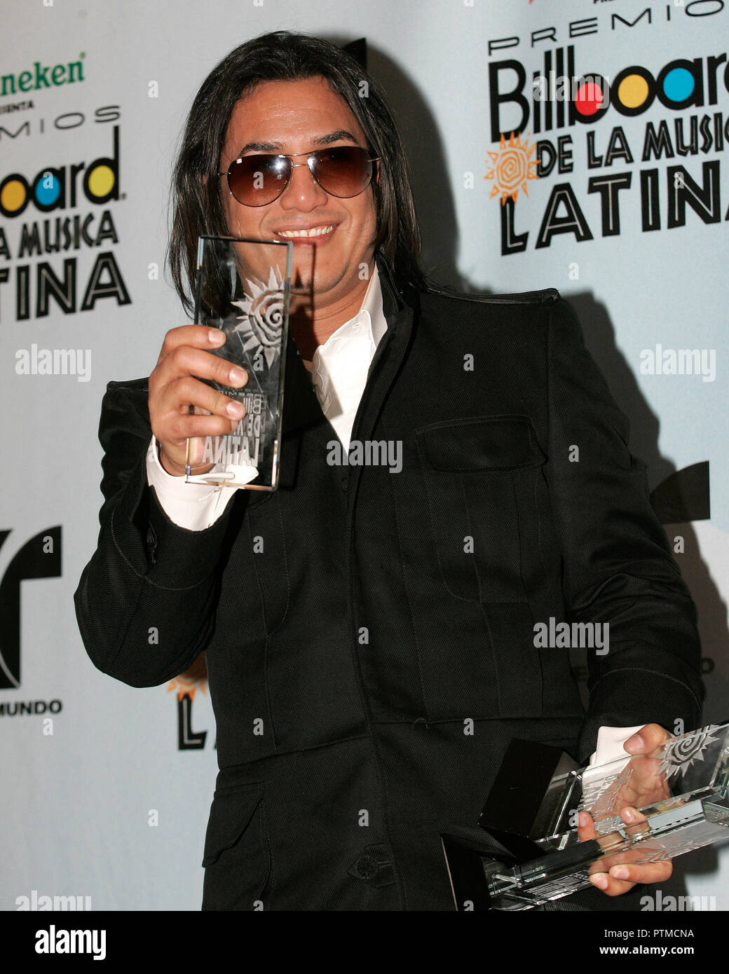 Andy Andy celebrates winning the Tropical Album of the Year at the 2006 ...