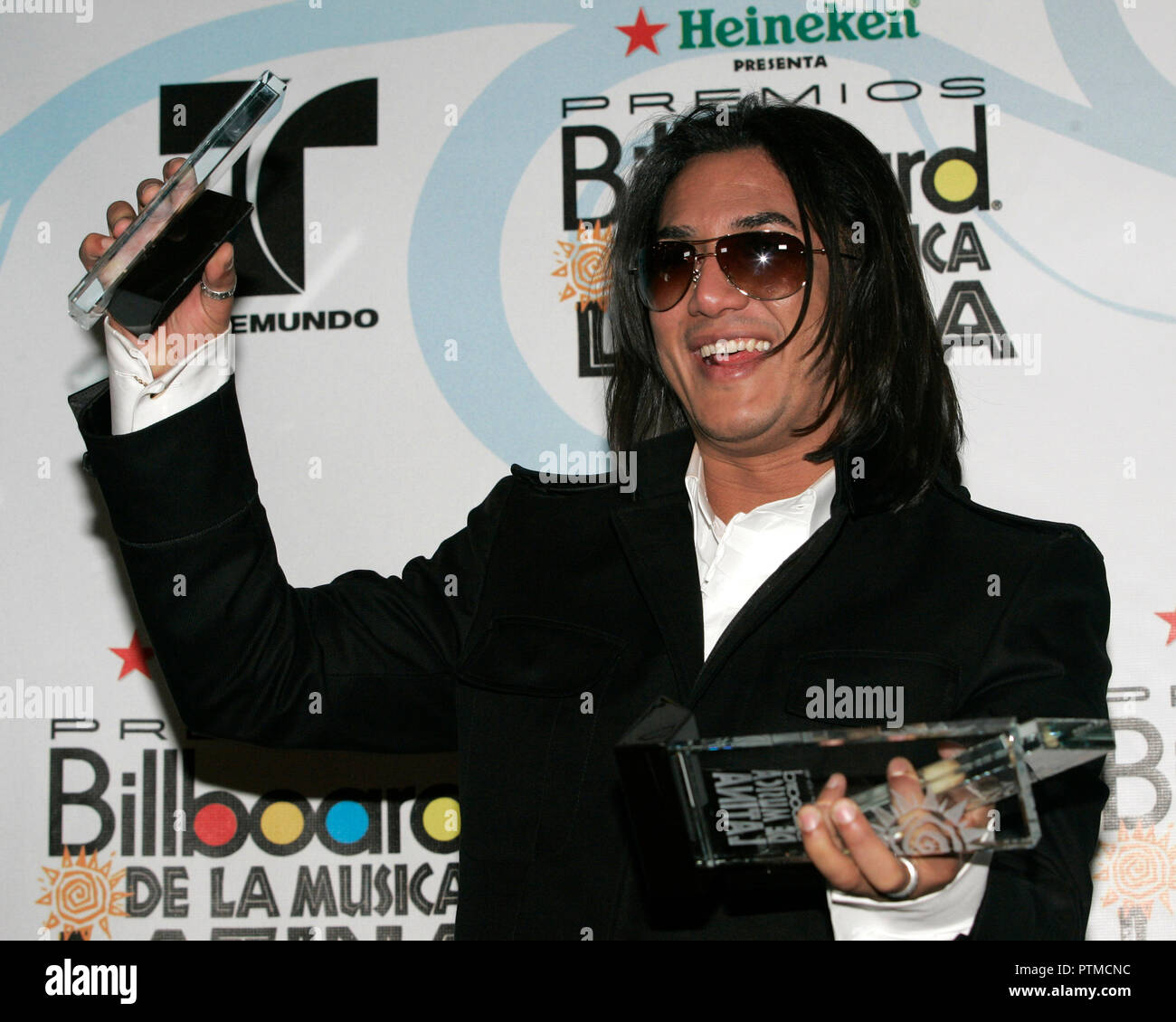 Andy Andy celebrates winning the Tropical Album of the Year at the 2006 ...