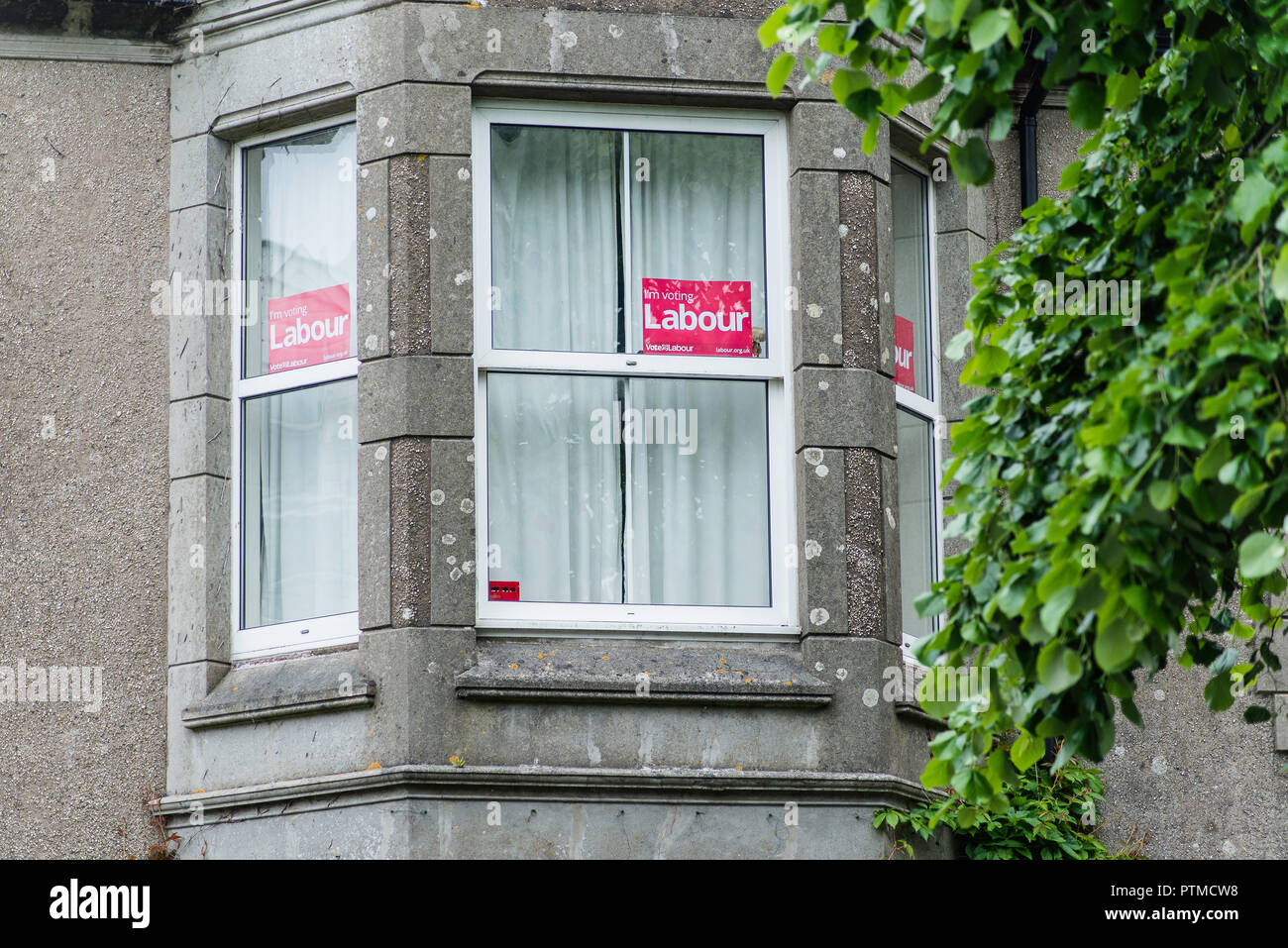 Political posters in windows uk hi-res stock photography and images - Alamy