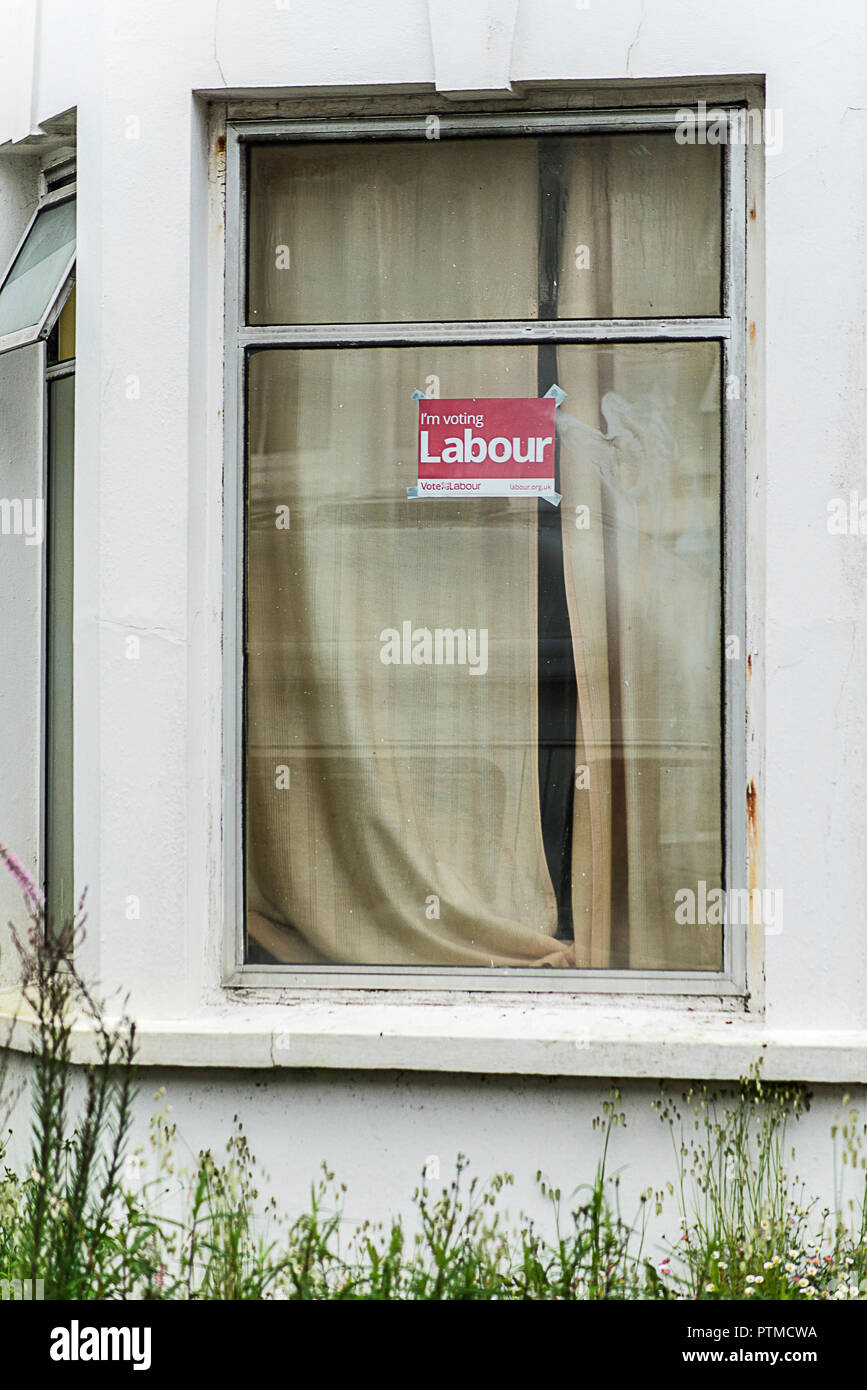 Political posters in windows uk hi-res stock photography and images - Alamy