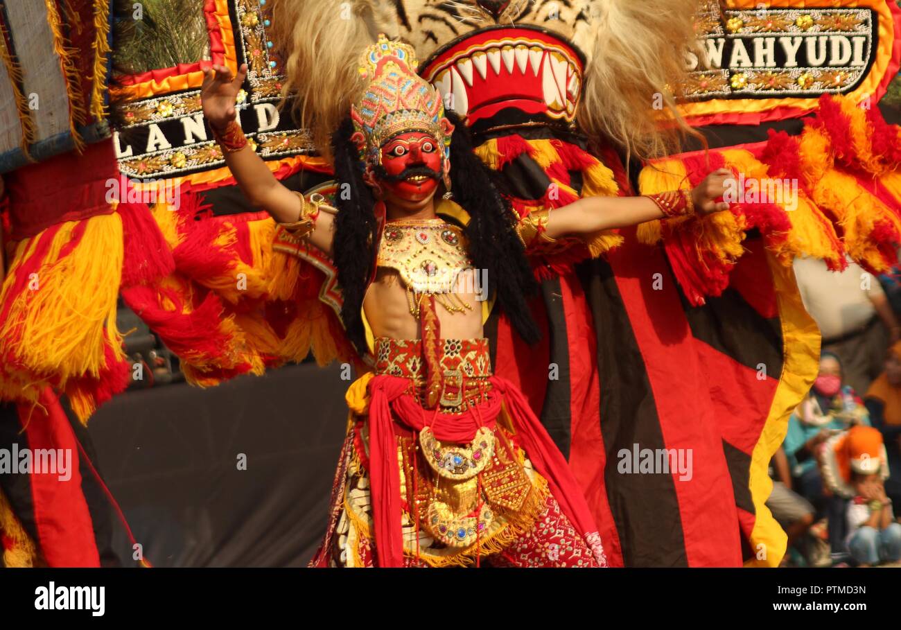 A number of students wear typical regional costumes to hold a Reyog ...
