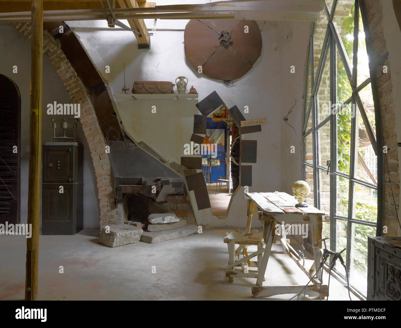 Messy laboratory hi-res stock photography and images - Alamy