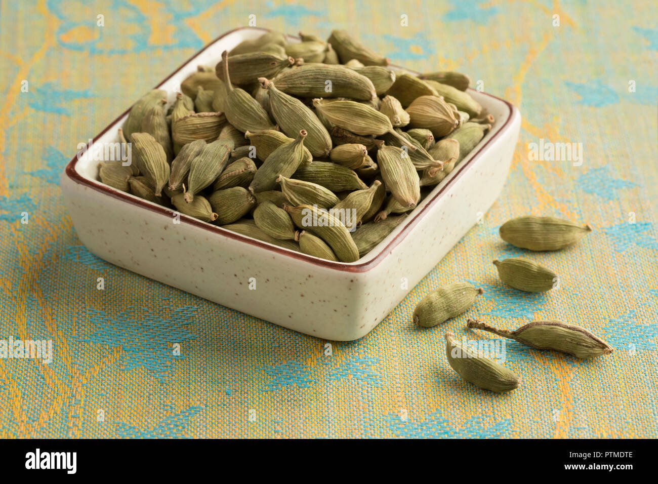 Cardamom pods hi-res stock photography and images - Alamy