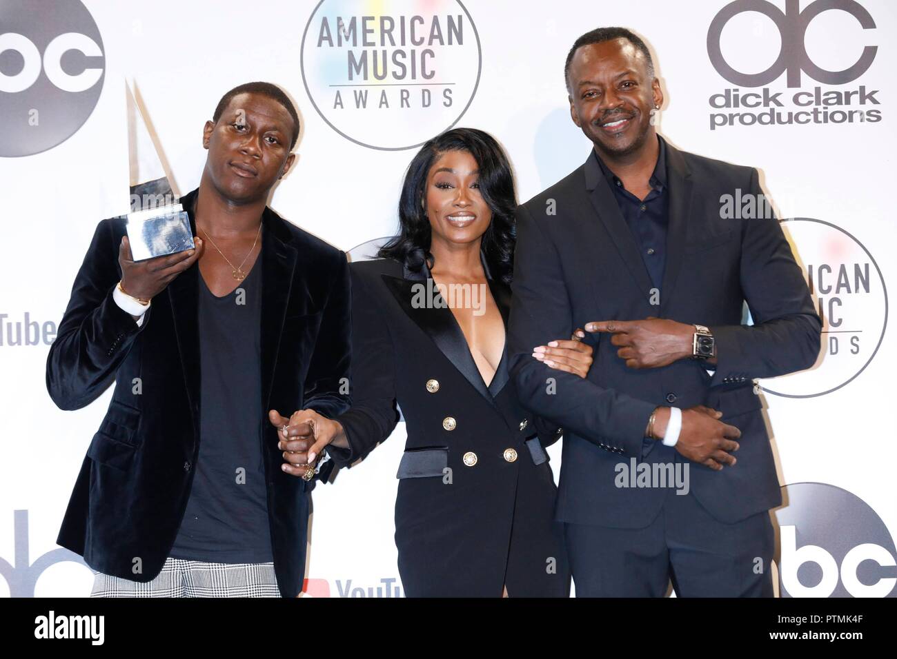 Los Angeles, USA. 9th Oct 2018. Cleopatra Bernard (c) and guests pose ...