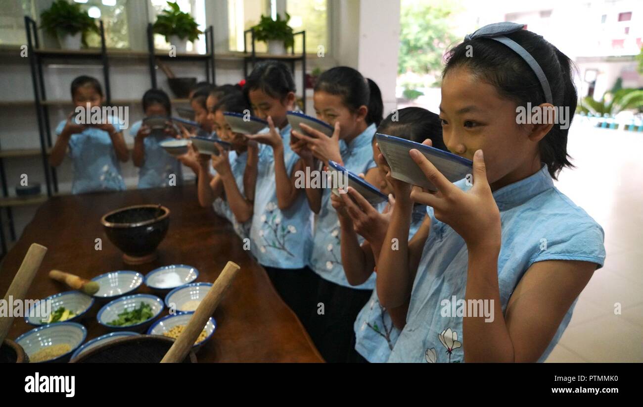 Lei cha hi-res stock photography and images - Alamy