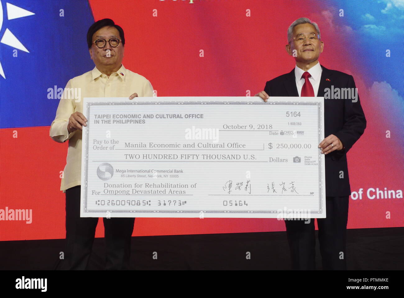 Pasay City, National Capital Region, Philippines. 9th Oct, 2018. Left ...