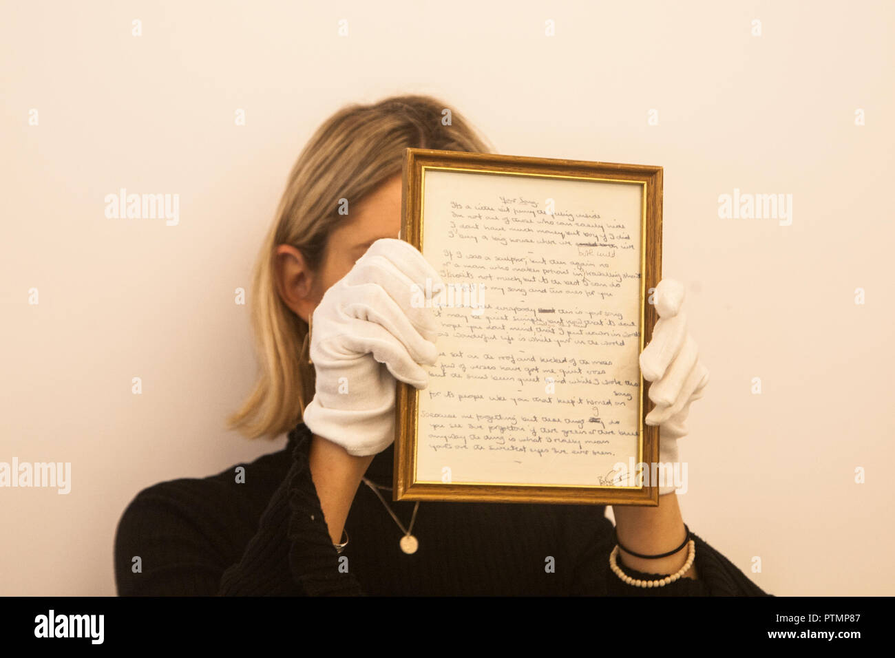 Elton john 1970 hi-res stock photography and images - Alamy