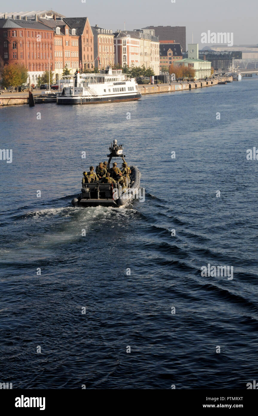 Copenhagen/Denmark 10 October 2018..Danish soldiers on routine exercise ...