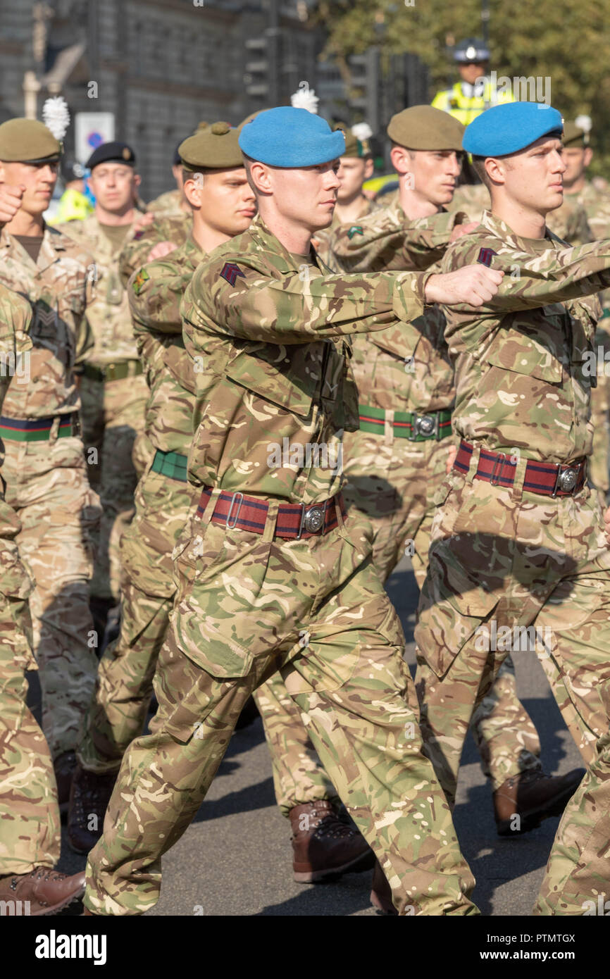 British army marching hi-res stock photography and images - Alamy