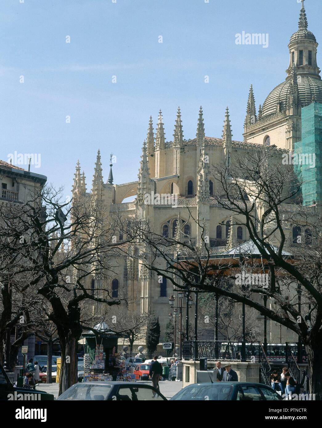 EXTERIOR-DET DEL ABSIDE Y CHAPITELES-ESTILO GOTICO DE COMIENZOS S XVI ...