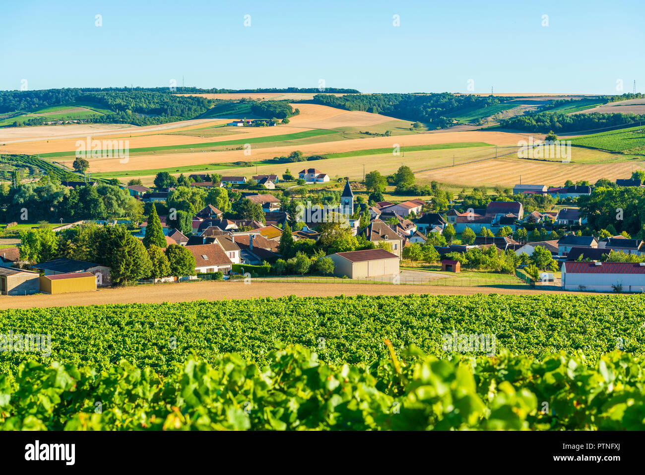 Bar sur aube hi-res stock photography and images - Alamy