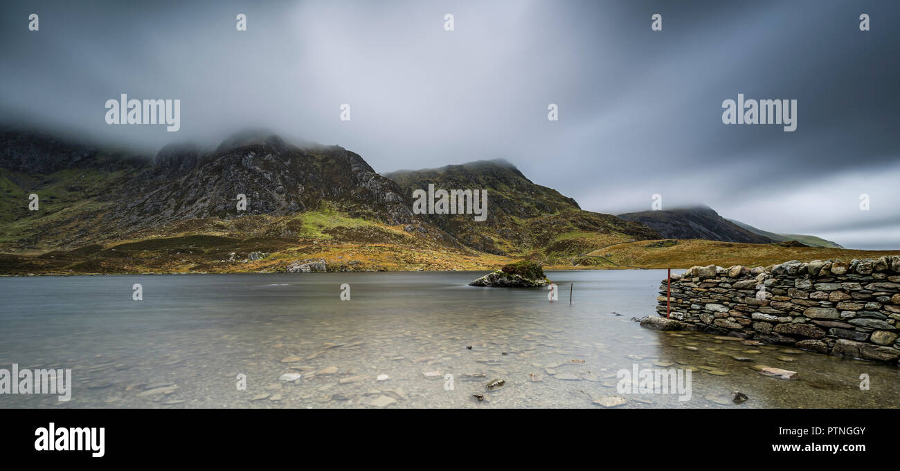Cwm Idwal Llyn Idwal in the Ogwen Valley Snowdonia National Park North ...