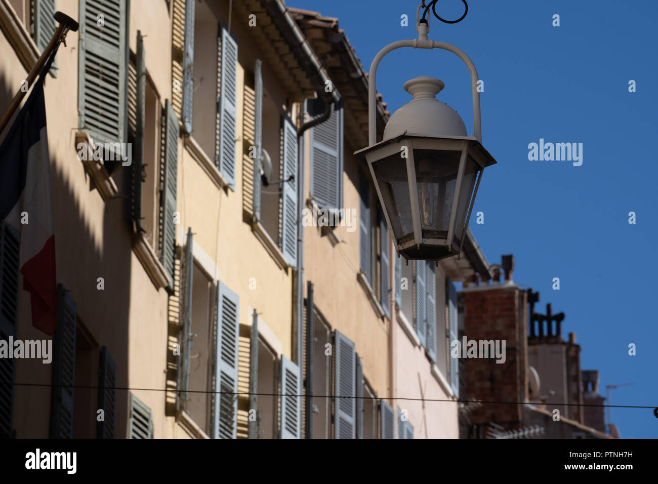Old Street Light and a House front in the background Stock Photo - Alamy