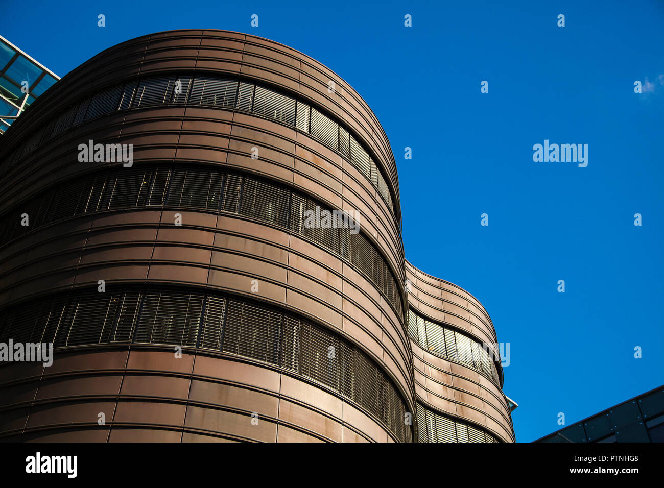 Curve building hi-res stock photography and images - Alamy