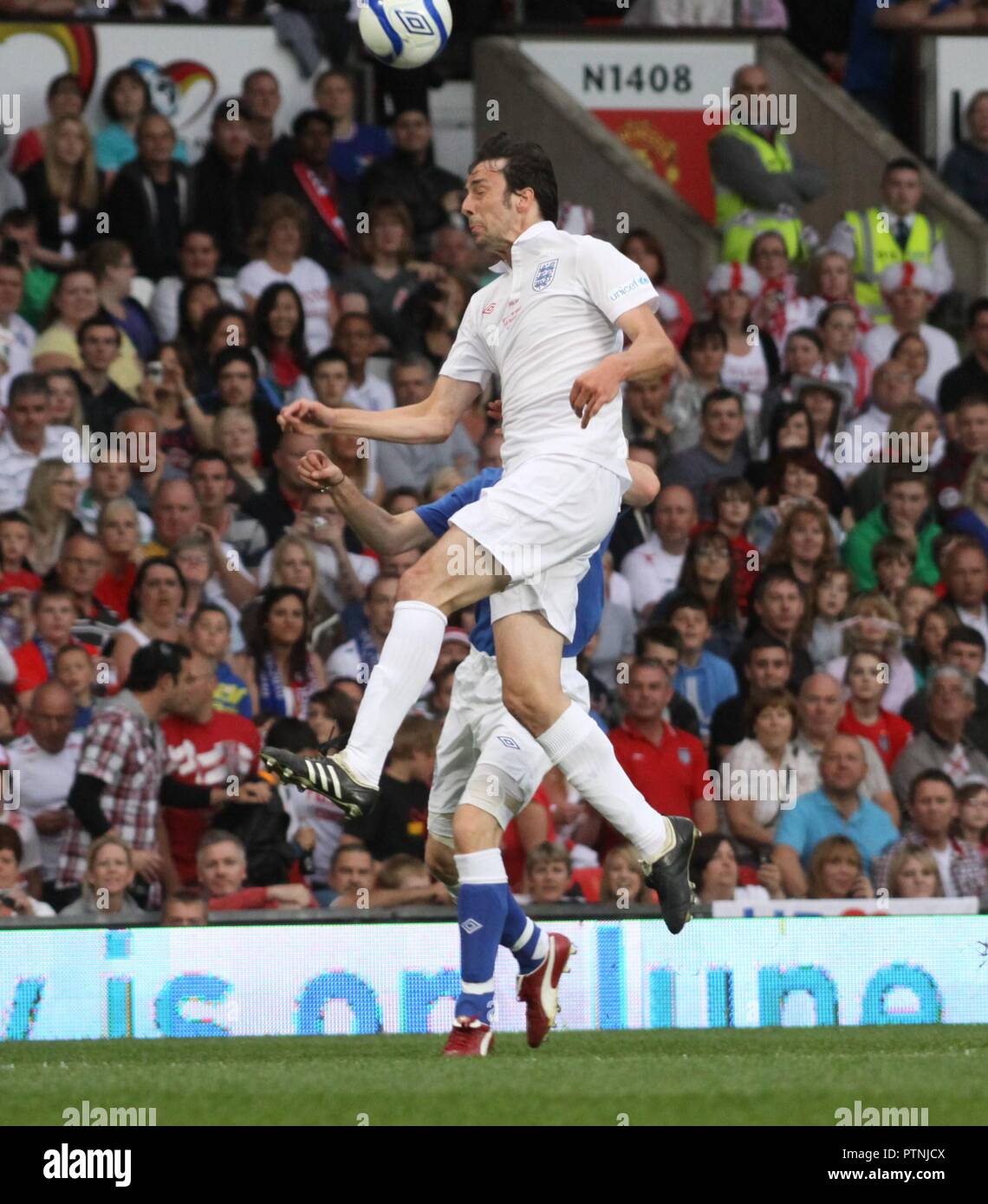 Alan shearer teddy sheringham hi-res stock photography and images - Alamy