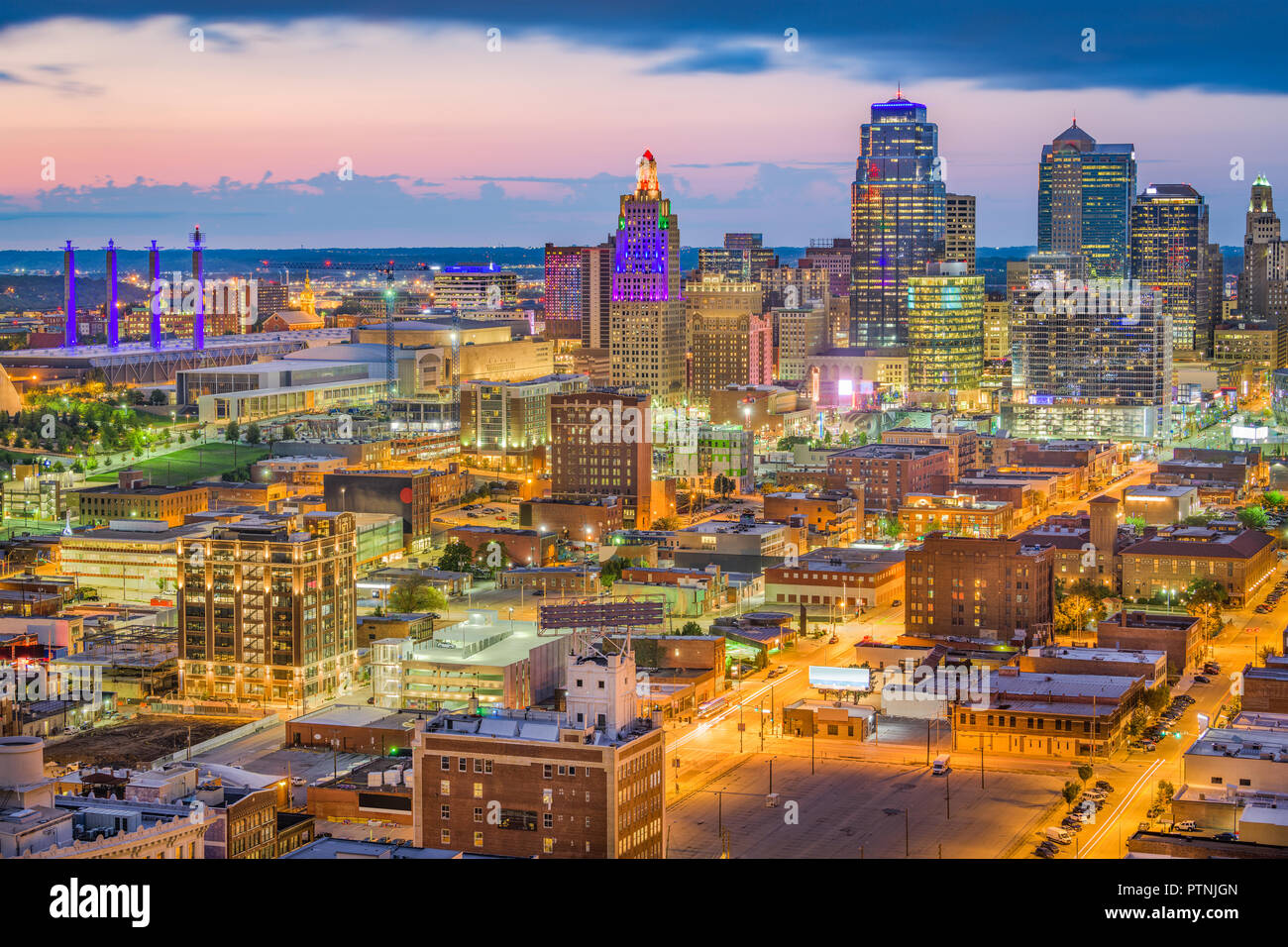 Kansas City, Missouri, USA downtown cityscape at twilight Stock Photo ...