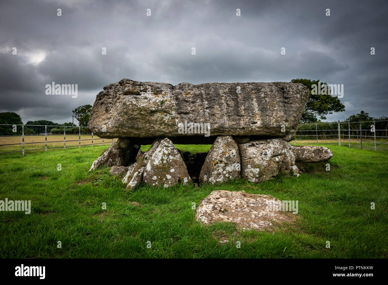 Burial chamber hi-res stock photography and images - Alamy