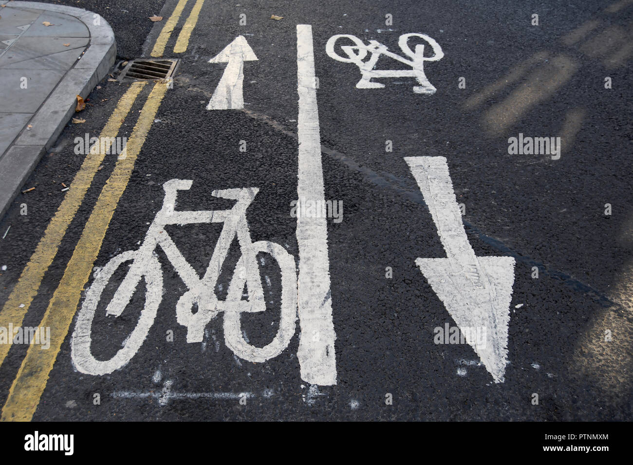 Two way lane hi-res stock photography and images - Alamy