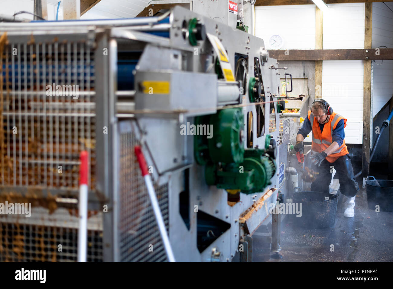 Cyder press hi-res stock photography and images - Alamy