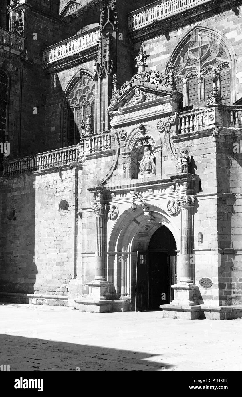 PORTADA NORTE DE LA CATEDRAL DE ASTORGA - FOTOGRAFIA EN BLANCO Y NEGRO ...