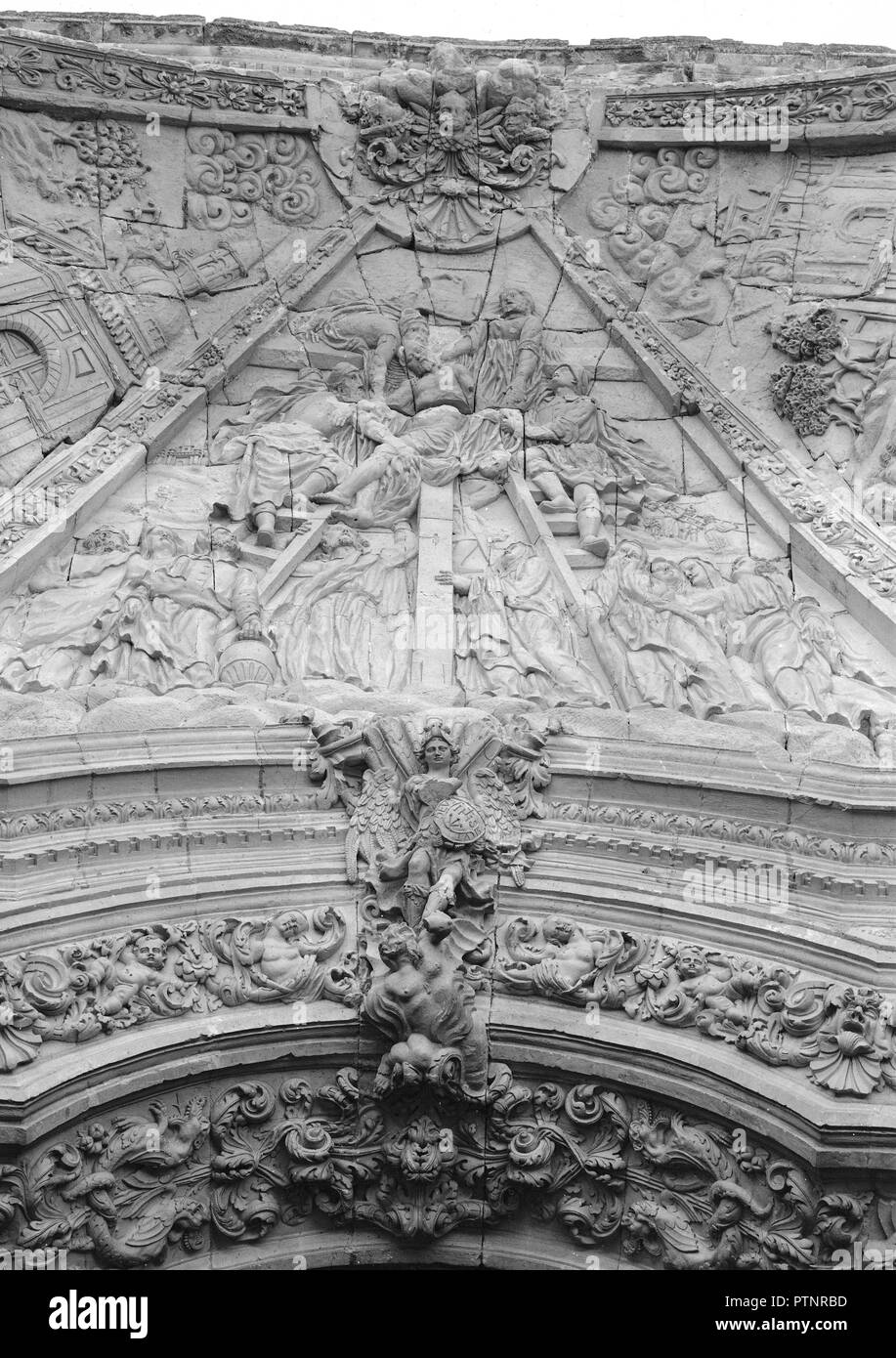 DESCENDIMIENTO - DETALLE DE LA PORTADA OCCIDENTAL DE LA CATEDRAL DE ...
