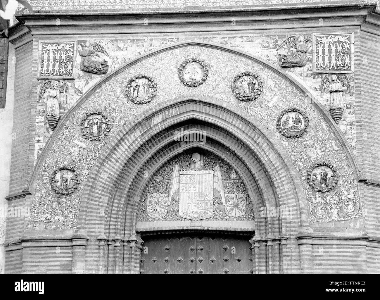 Arco apuntado hi-res stock photography and images - Alamy