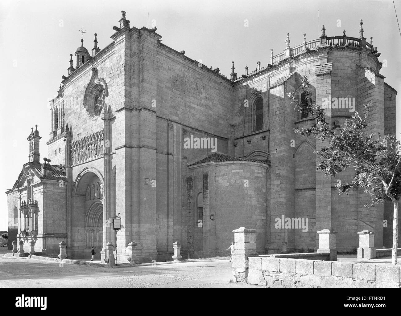 ABSIDE Y FACHADA MERIDIONAL DE LA CATEDRAL DE CIUDAD RODRIGO - SIGLO ...