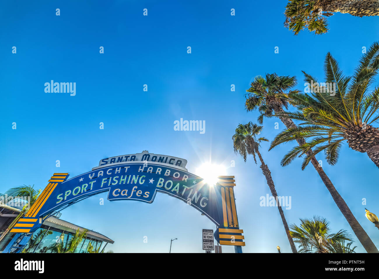 Santa Monica, CA, USA - November 03, 2016: Welcoming Arch in Santa ...