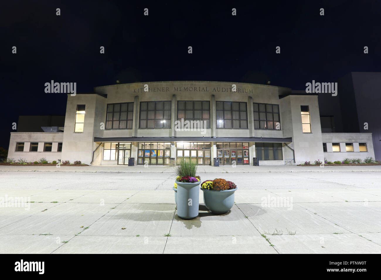Empty concert stadium at night hi-res stock photography and images - Alamy
