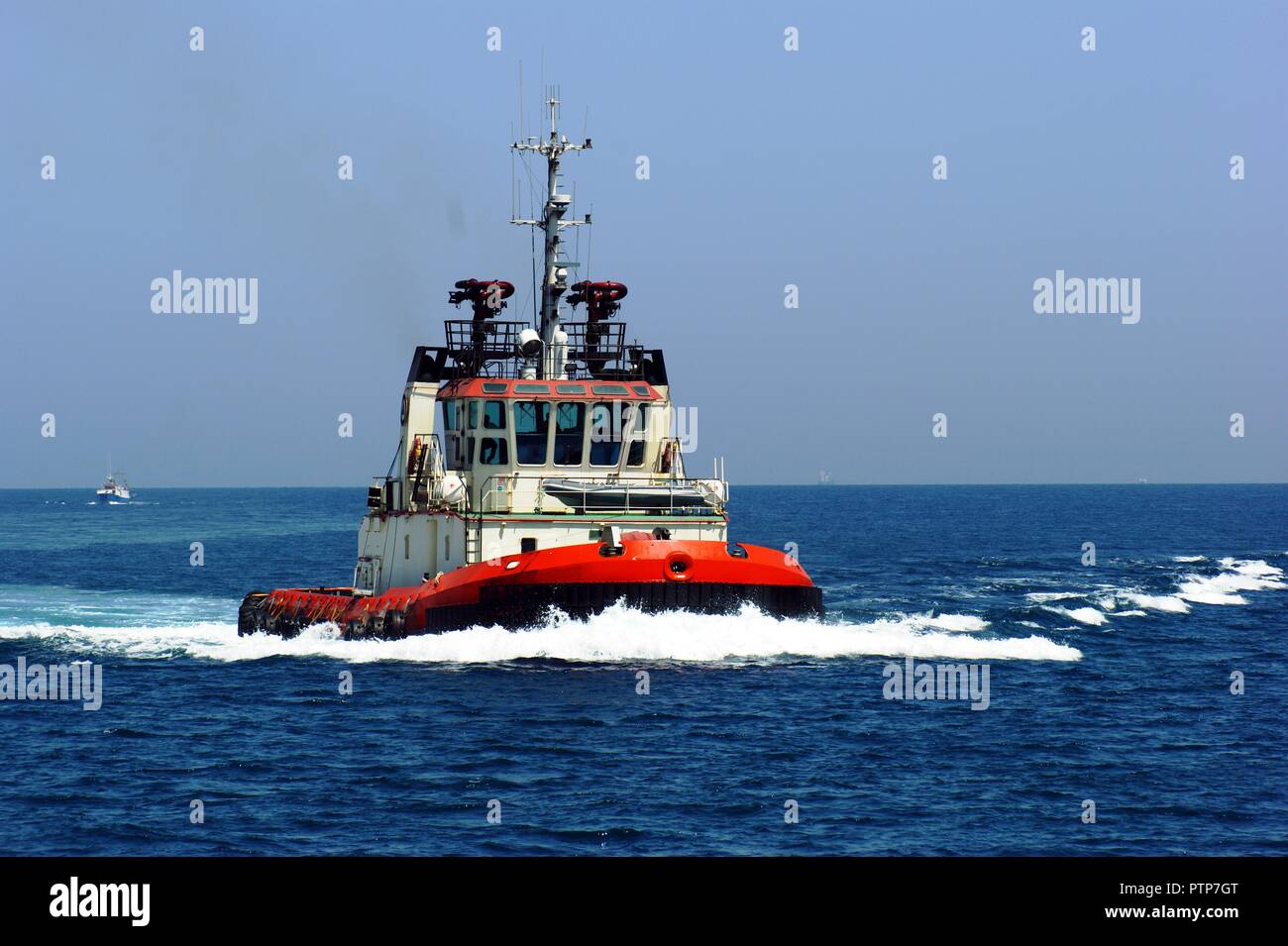 Tug Sea Salvor heads into t of Valletta Malta Stock Photo - Alamy