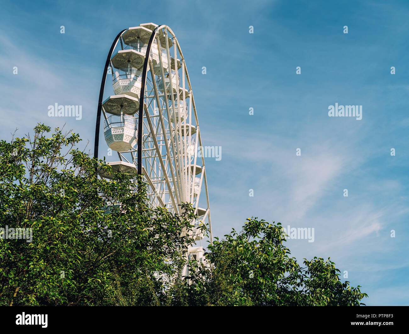 White Ferris Wheel In Fun Park Stock Photo - Alamy
