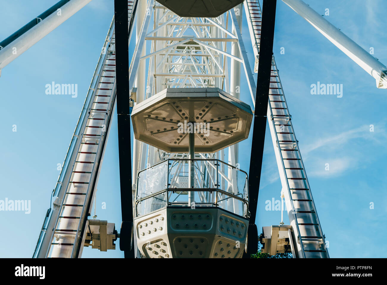 White ferris wheel hi-res stock photography and images - Alamy