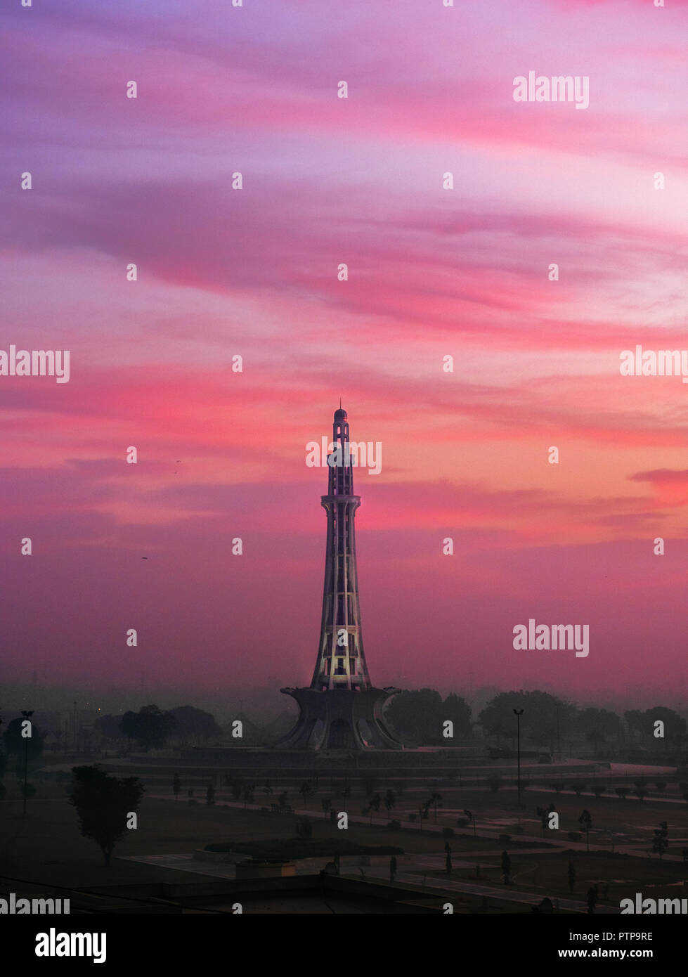 Minar e pakistan hi-res stock photography and images - Alamy