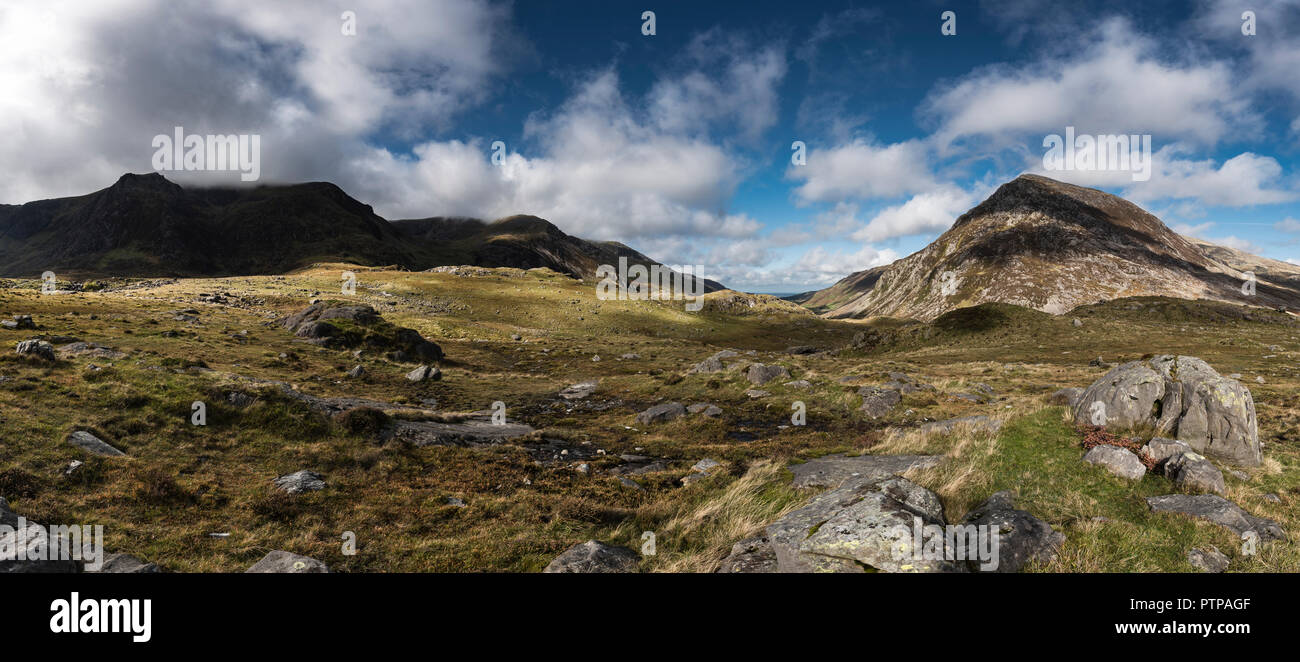 Llyn idwal panoramic hi-res stock photography and images - Alamy