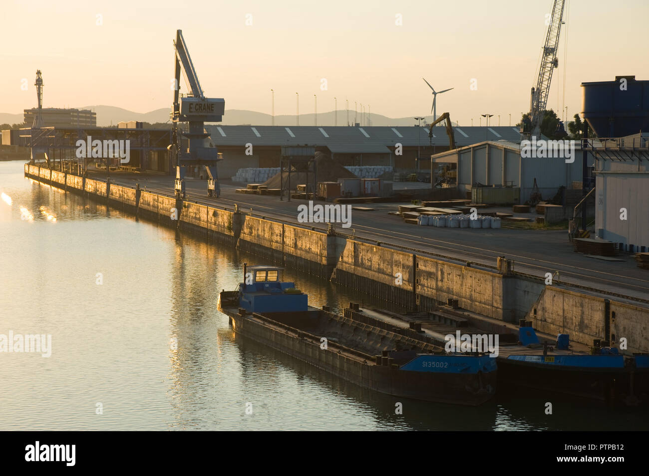 Wien, Donau, Hafen - Vienna, Danube, Harbour Stock Photo - Alamy