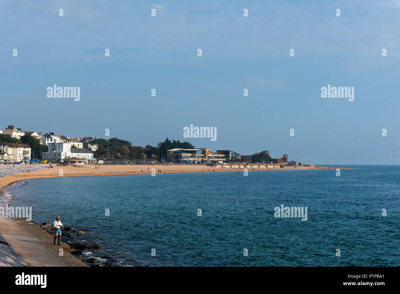 EXMOUTH, DEVON, UK - 05OCT2018: The westen end of Exmouth Beach ...