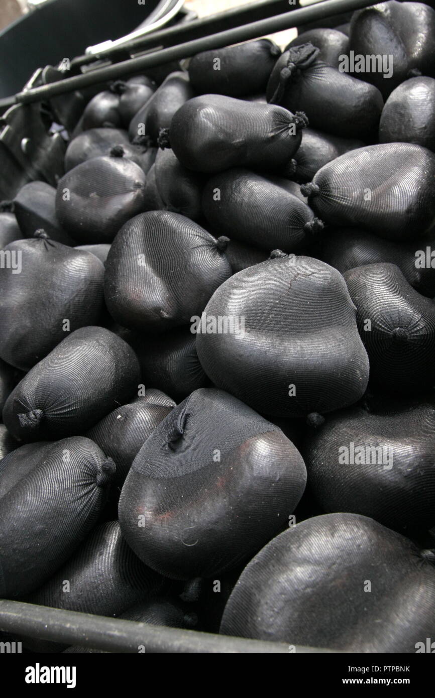 Black pudding throwing championships hi-res stock photography and ...