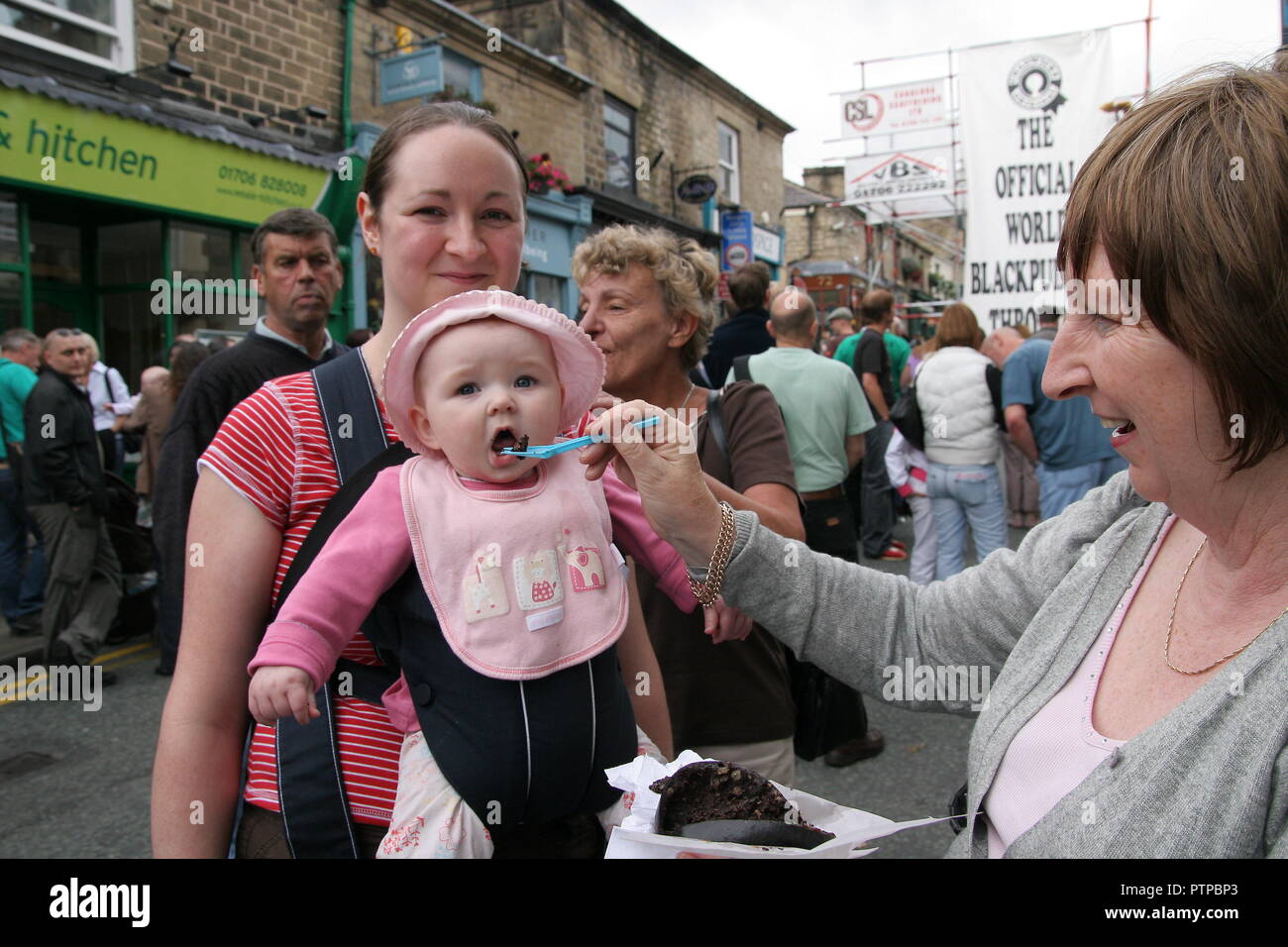 Black pudding throwing championships hi-res stock photography and ...