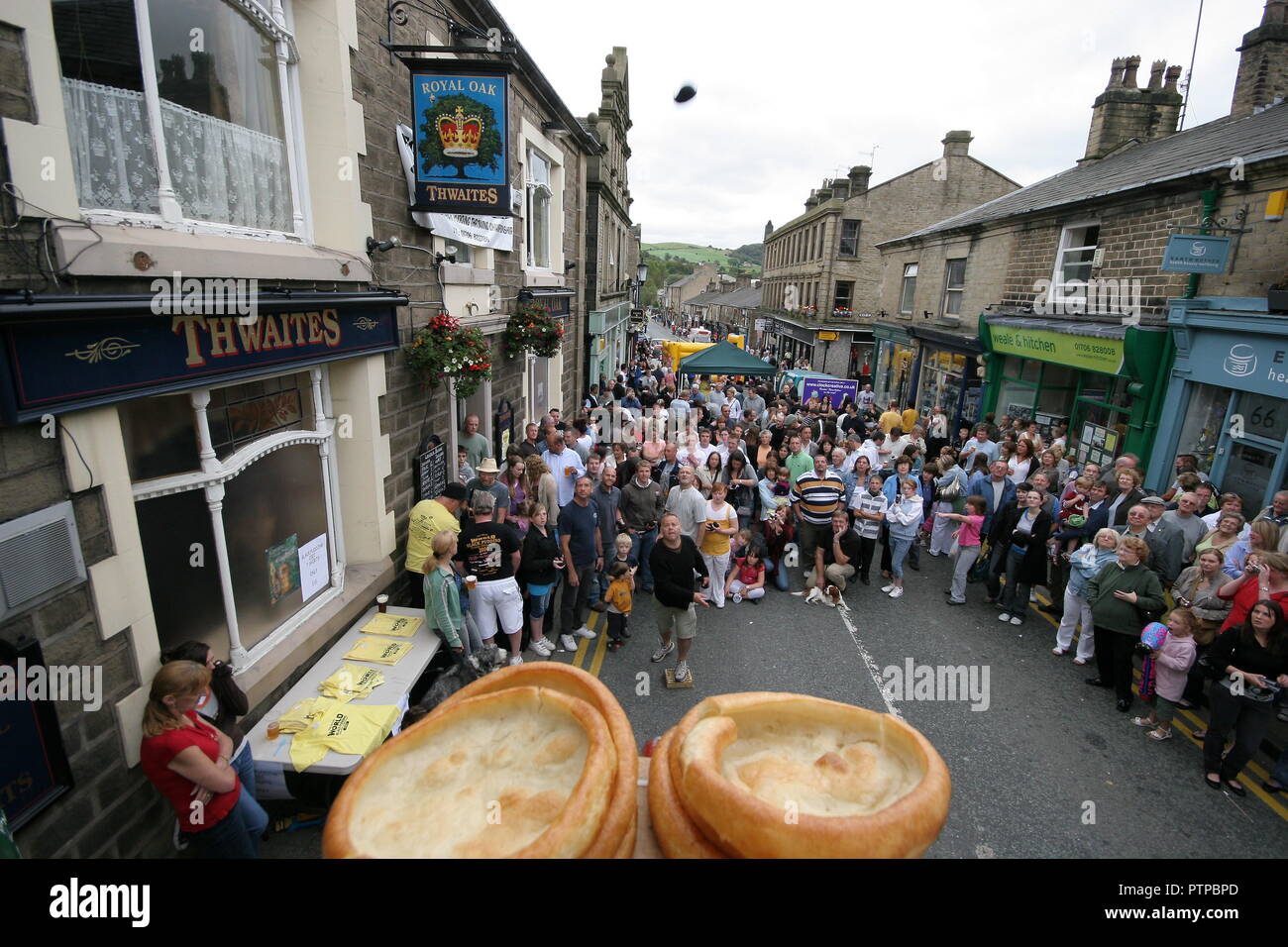 Black pudding throwing championships hi-res stock photography and ...