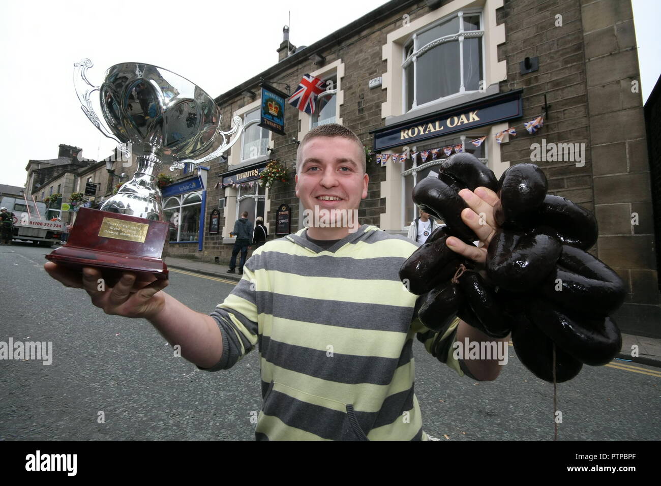 Black pudding throwing championships hi-res stock photography and ...
