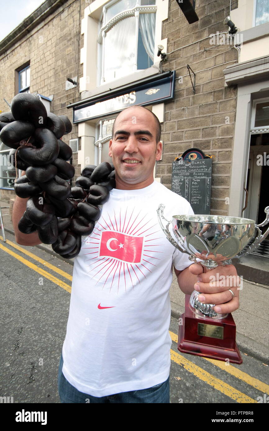 Black pudding throwing championships hi-res stock photography and ...