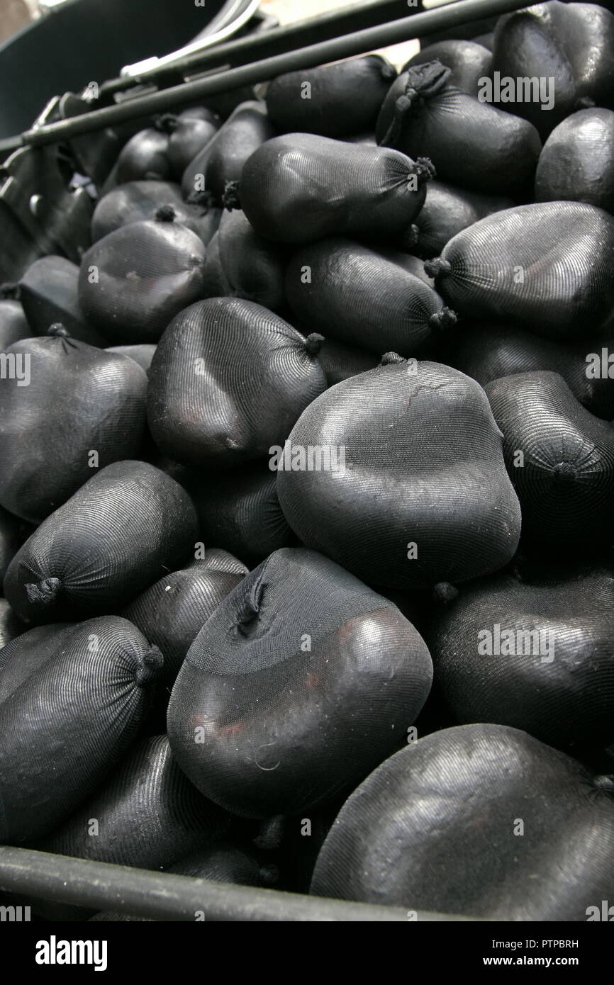 Black pudding throwing championships hi-res stock photography and ...