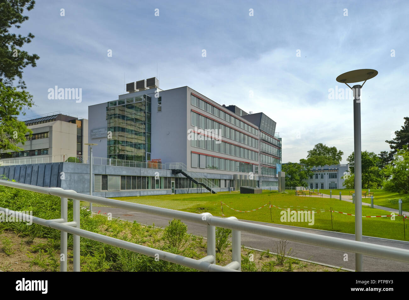 Centrum fur molekulare medizin wien hi-res stock photography and images ...