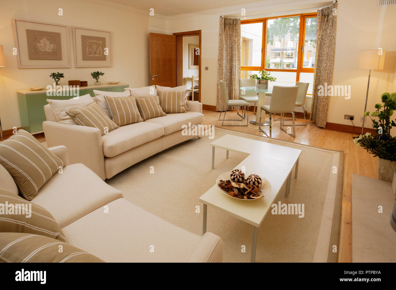 Modern clean house interior Stock Photo - Alamy