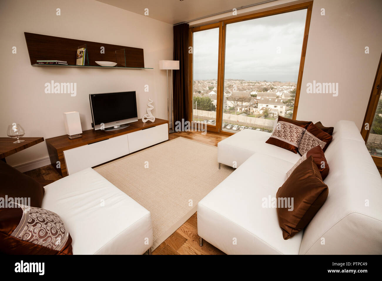 Modern clean house interior Stock Photo - Alamy