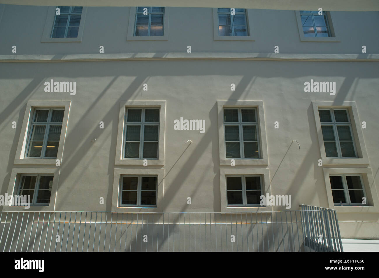 Altes akh sanierung und adaptierung hi-res stock photography and images ...