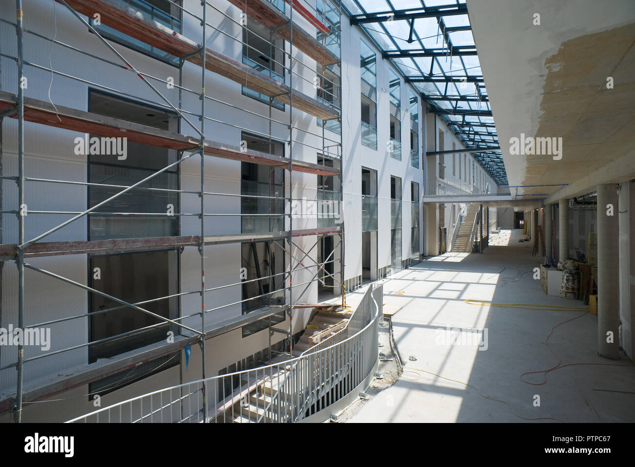 Altes akh sanierung und adaptierung hi-res stock photography and images ...