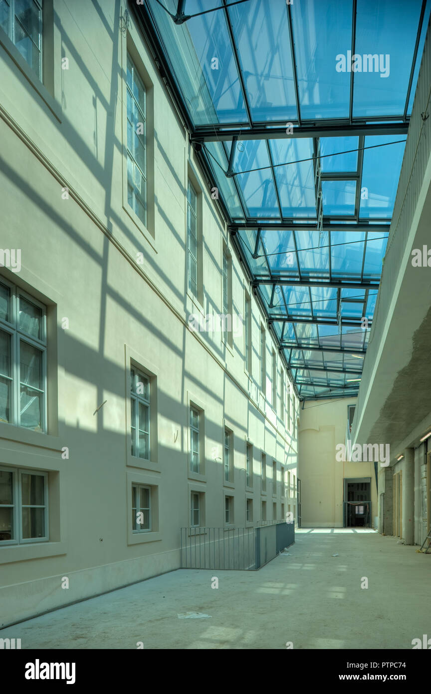 Altes akh sanierung und adaptierung hi-res stock photography and images ...